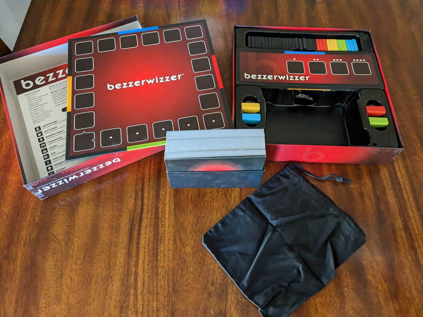BEZZERWIZZER Trivia Board Game - 2008 Mattel